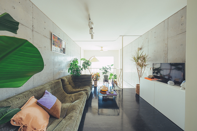 開放感ある吹き抜けのデザイナーズ物件を楽しむ。2DK・50㎡の二人暮らしインテリア [私らしく暮らす] - LOCARI（ロカリ）