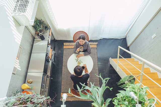 写真 (5枚目) - 開放感ある吹き抜けのデザイナーズ物件を楽しむ。2DK・50㎡の二人暮らしインテリア - LOCARI（ロカリ）