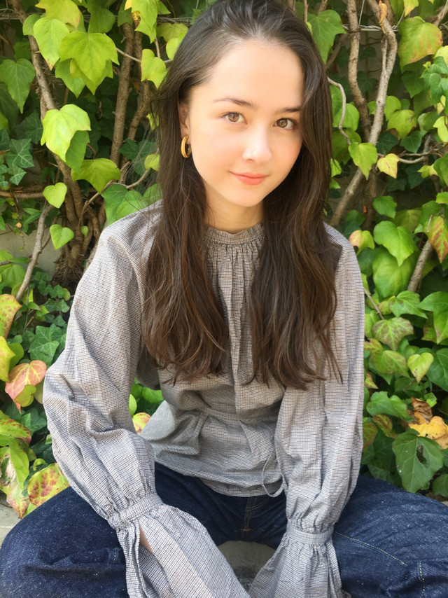 写真 (22枚目) - OLさんの“恋髪”♡男性を惹きつけるミディアム＆ロングヘアスタイル20選 - LOCARI（ロカリ）