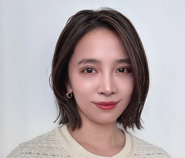 写真 (1枚目) - [ボブ・30代～40代大人の髪型]春の好印象ヘア⑦くびれ外ハネボブ - LOCARI（ロカリ）