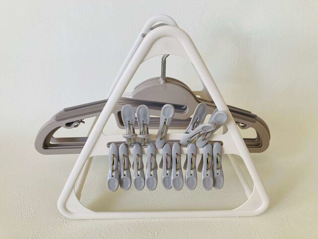 写真 (1枚目) - [3COINS]おすすめランドリーグッズ！「ハンガー収納ラック」（330円）使ってみた - - LOCARI（ロカリ）