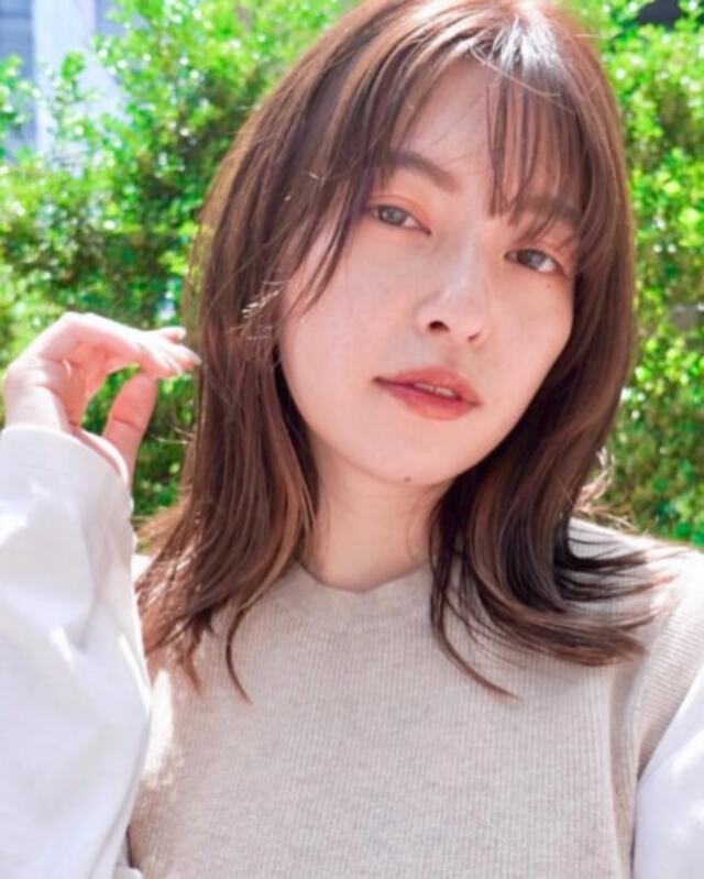 写真 (1枚目) - 長さを変えずに抜け感UP。もっさり感なし[大人のきれいめヘア]イメチェンのコツ - LOCARI（ロカリ）