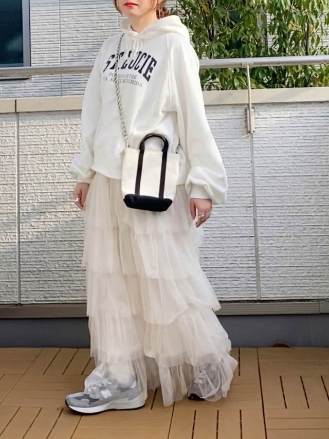 写真 (12枚目) - スカート派？パンツ派？SNSで話題の"脚を出さない日"のママコーデ11選 - LOCARI（ロカリ）