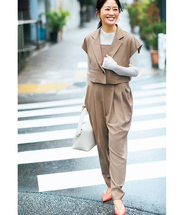 写真 (2枚目) - 人気スタイリストが教える「40代お仕事服のアップデート例」3選 - LOCARI（ロカリ）