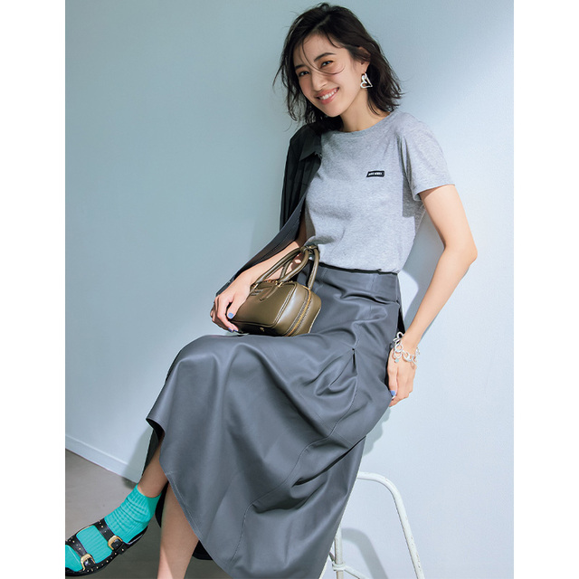 写真 (2枚目) - [今夏の本命Tシャツ18選]ブランドからシンプルTまで1枚で着映えるものだけ！ - LOCARI（ロカリ）