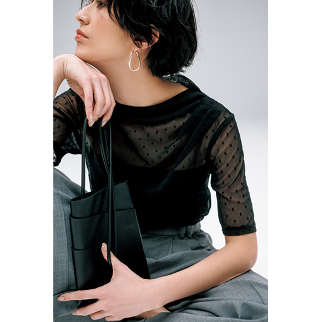 写真 (4枚目) - [レース、シアーetc.]透けトップスが今どき！大人に着こなす方法7選 - LOCARI（ロカリ）