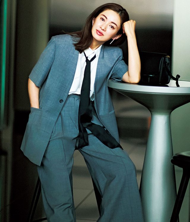 写真 (4枚目) - 人気スタイリストがお値打ち判断！「40代のプチプラ服」16選 - LOCARI（ロカリ） - LOCARI（ロカリ）