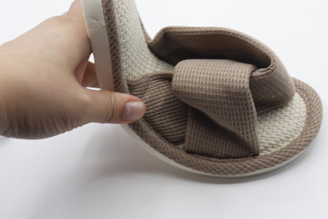 写真 (5枚目) - 今年はダイソーのが圧勝！300円でこれは神♡2WAY仕様で便利なスリッパ - LOCARI（ロカリ）