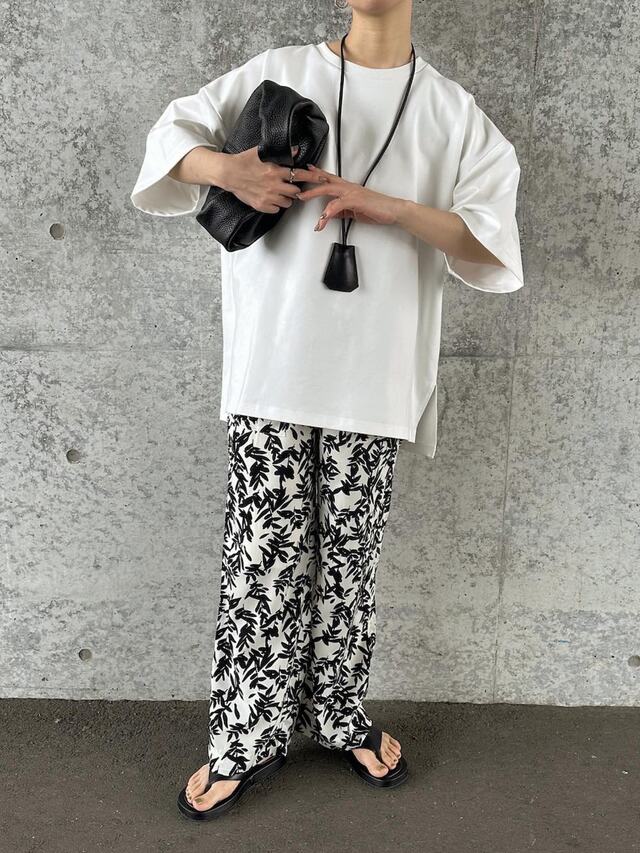 写真 (14枚目) - 初夏のイージーパンツコーデ特集！大人カジュアルな洗練スタイル実例13選 - LOCARI（ロカリ）