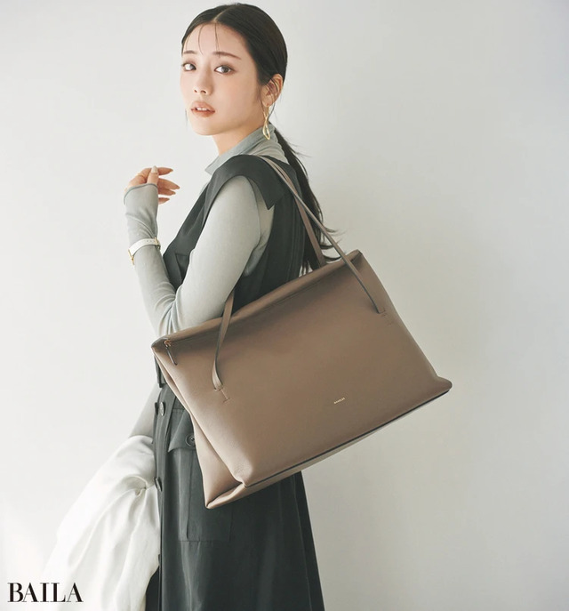 写真 (3枚目) - [A4が入るバッグ5選]通勤コーデにもう迷わない！毎日使いたい大きめバッグ - LOCARI（ロカリ）