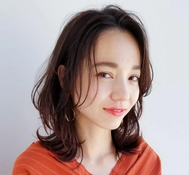 写真 (2枚目) - [30代-40代・前髪なし×軽やかレイヤーヘアランキング]ミディアムヘア - LOCARI（ロカリ）