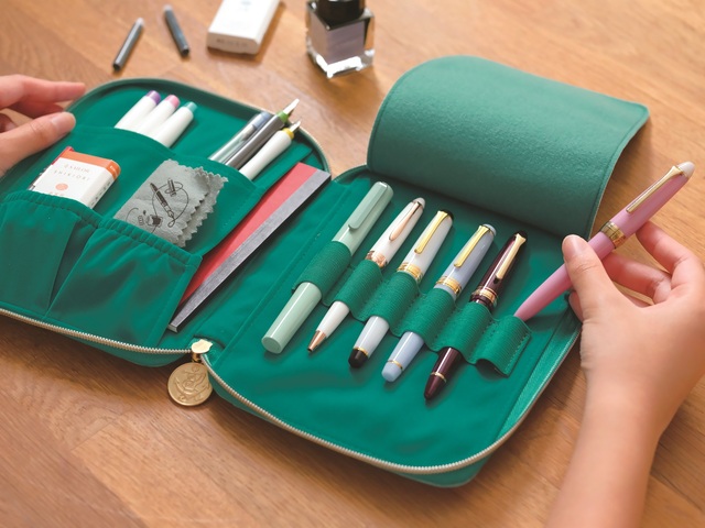 写真 (3枚目) - 並べてすっきり！高級感溢れるセーラー万年筆コラボ“魅せペンケース”BOOK - LOCARI（ロカリ）