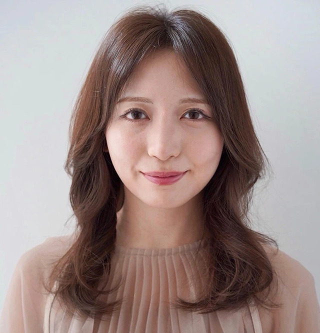 写真 (3枚目) - [30代-40代・前髪なし×軽やかレイヤーヘアランキング]ロングヘア - LOCARI（ロカリ）