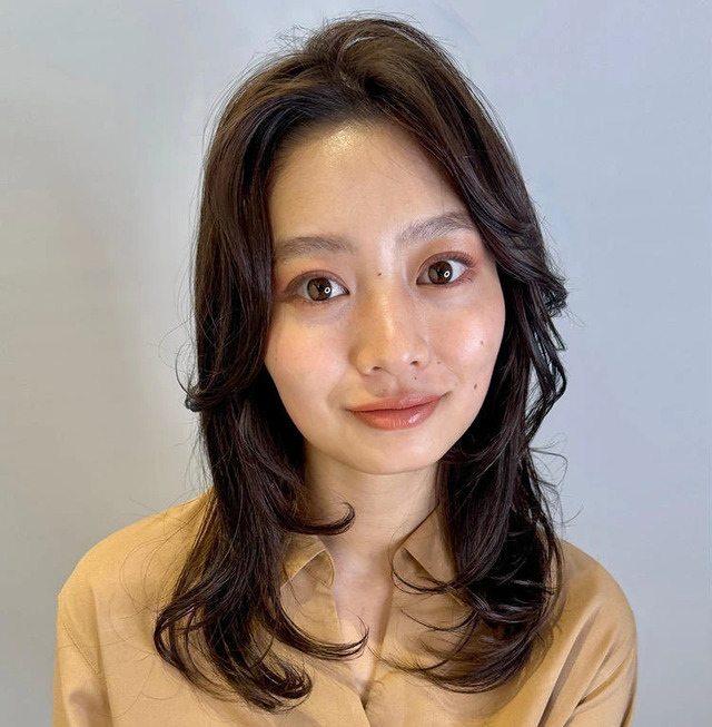 写真 (5枚目) - [30代-40代・前髪なし×軽やかレイヤーヘアランキング]ロングヘア - LOCARI（ロカリ）