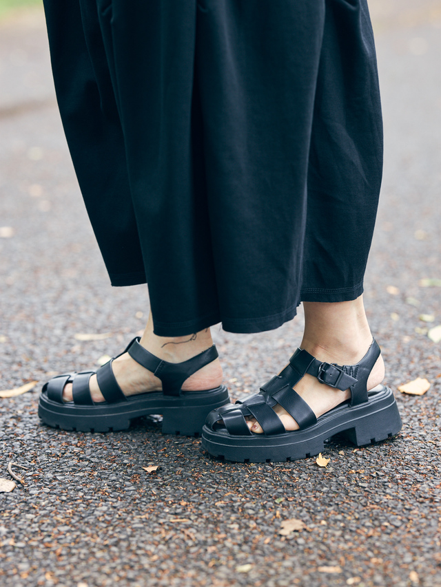 写真 (2枚目) - [雨の日の靴]は「GUとZARA」が大活躍！高見えコーデ＜SNAP＞ - - LOCARI（ロカリ）