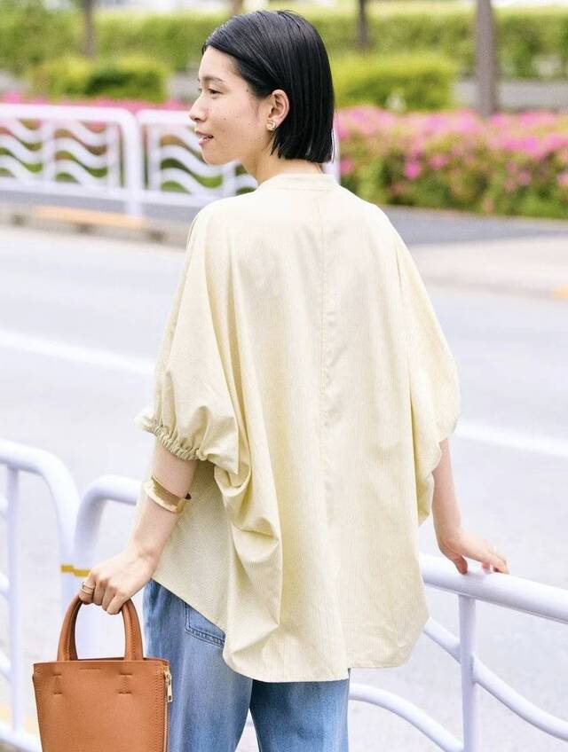 写真 (3枚目) - [AMERICAN HOLIC]こんなに変わるんだ……！老けて見えない優秀トップス5選 - LOCARI（ロカリ）