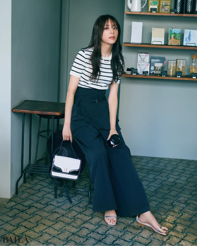 写真 (7枚目) - モノトーンにきれい色、大人が素敵に見えるのは？[BAILAの1週間コーデまとめ] - LOCARI（ロカリ）