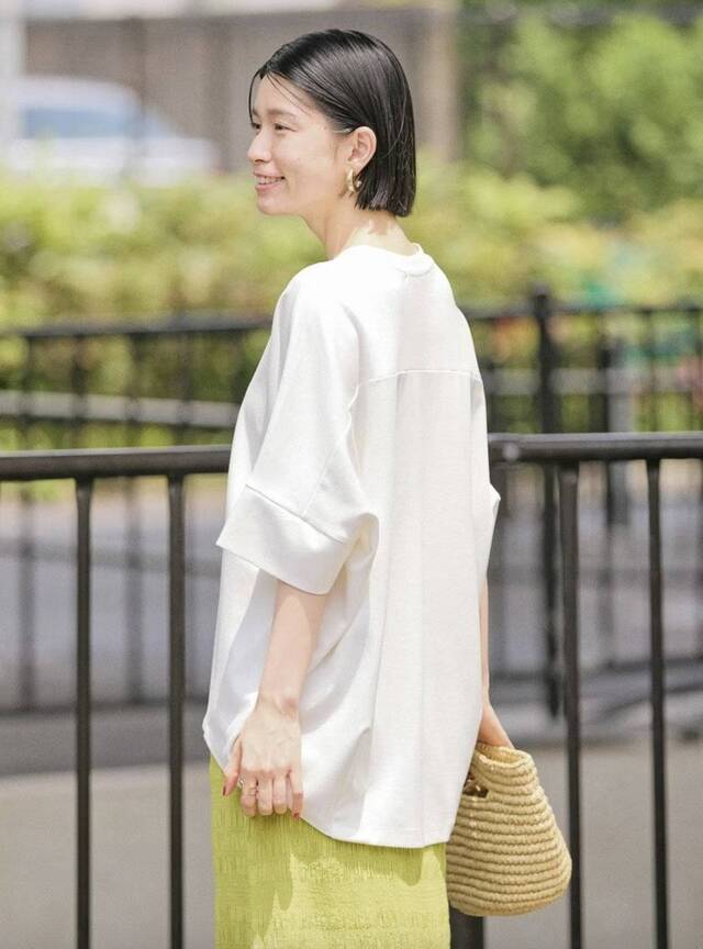 写真 (3枚目) - [AMERICAN HOLIC]快適さが違う……！梅雨に買うべき「接触冷感トップス」5選 - LOCARI（ロカリ）