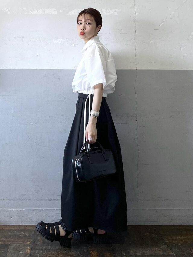 写真 (25枚目) - 白ブラウスでも透けないインナーの選び方とおすすめインナー＆コーデをご紹介 - LOCARI（ロカリ）