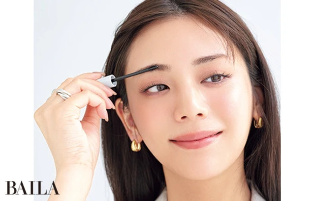 写真 (3枚目) - [くずれにくいメイクテク]メイクが消えないあの人がしていること《メイク直し編》 - LOCARI（ロカリ）