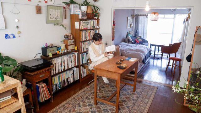 写真 (2枚目) - 築50年の1DKで、無国籍のミックススタイルを楽しむ。一人暮らしのインテリア - LOCARI（ロカリ）