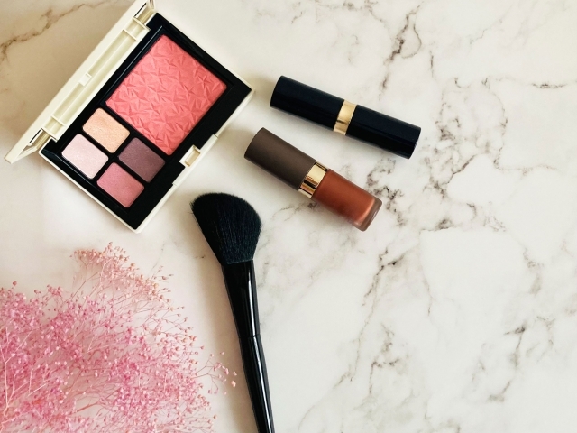 写真 (21枚目) - 【40代向け】おすすめチーク12選｜血色UPするならコレ！ - LOCARI（ロカリ）