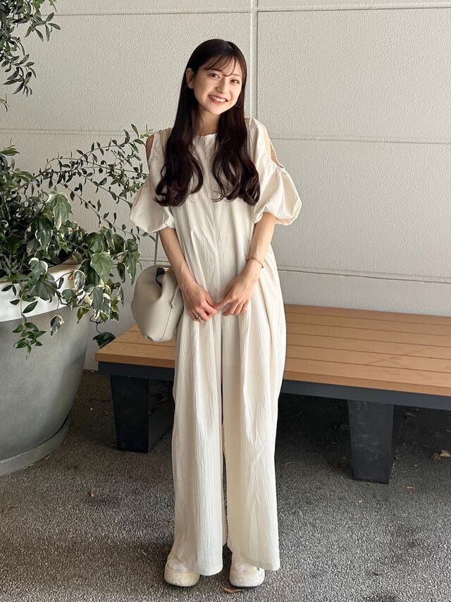 写真 (2枚目) - オールインワンコーデ完全ガイド！おしゃれな着こなし術22選 - LOCARI（ロカリ） - LOCARI（ロカリ）