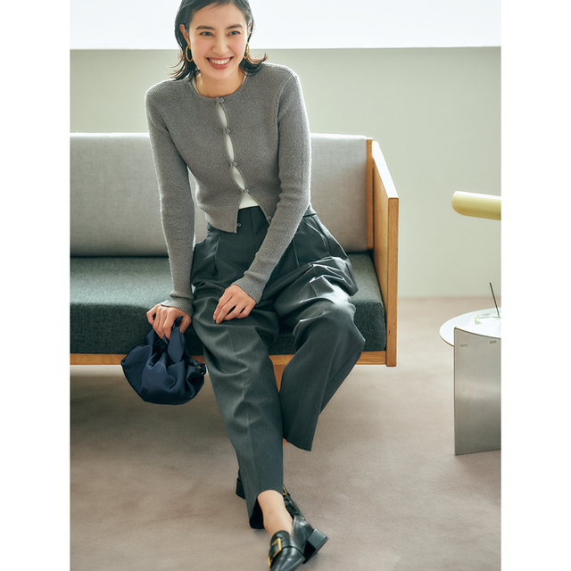 写真 (26枚目) - [グレーパンツコーデ30選]2024年最新の着こなしからママスナップまで！ - LOCARI（ロカリ）