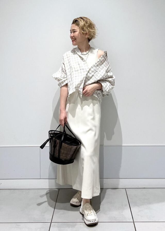 写真 (21枚目) - 2024年最新！季節別レディースチェックシャツのおしゃれコーデ19選 - LOCARI（ロカリ）