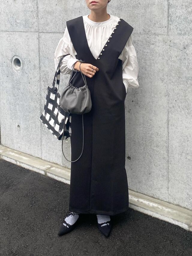 写真 (16枚目) - 40代に似合う同窓会の服装は？NGコーデやポイントも紹介 - LOCARI（ロカリ） - LOCARI（ロカリ）