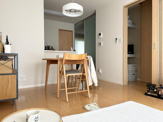 写真 (18枚目) - IKEAの作業台は1台2役！おしゃれな1LDKのインテリア3選 - LOCARI（ロカリ）