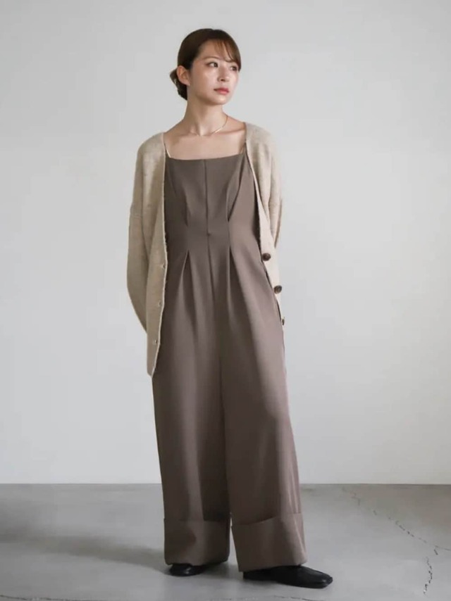 写真 (16枚目) - ワントーンコーデが映える！今すぐ着たいオトナの着こなし31選 - LOCARI（ロカリ） - LOCARI（ロカリ）