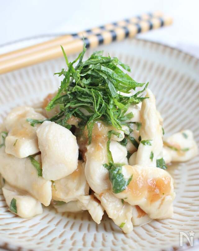 写真 (12枚目) - 「鶏肉×大葉」が最強に旨い！夏に人気の「爽やかレシピ」32選 - LOCARI（ロカリ） - LOCARI（ロカリ）