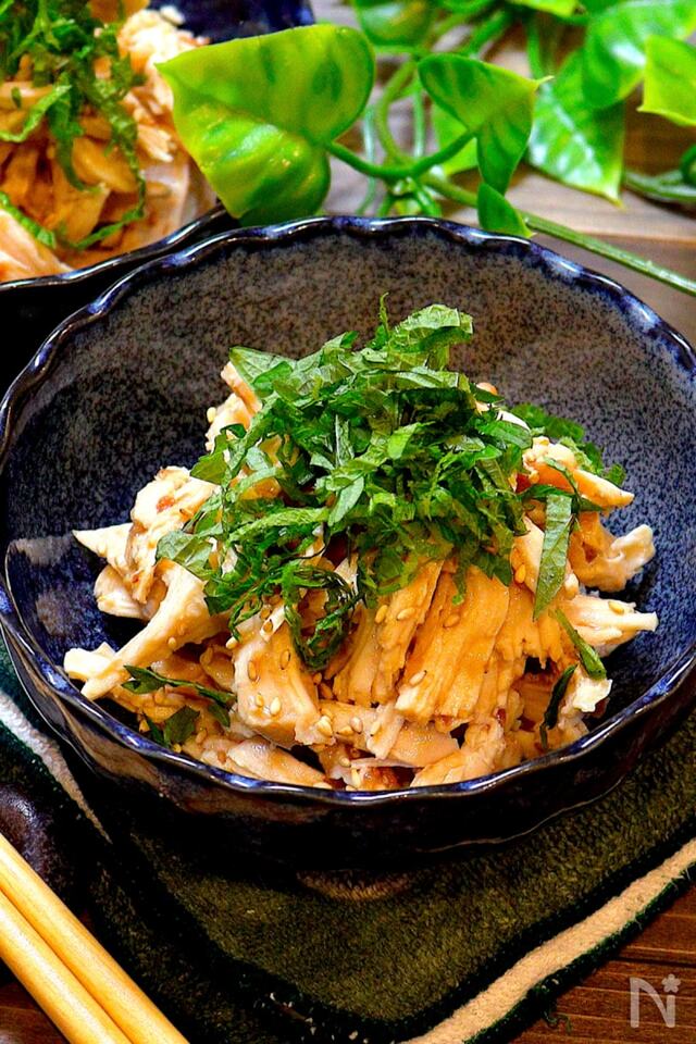 写真 (2枚目) - 「鶏肉×大葉」が最強に旨い！夏に人気の「爽やかレシピ」32選 - LOCARI（ロカリ） - LOCARI（ロカリ）