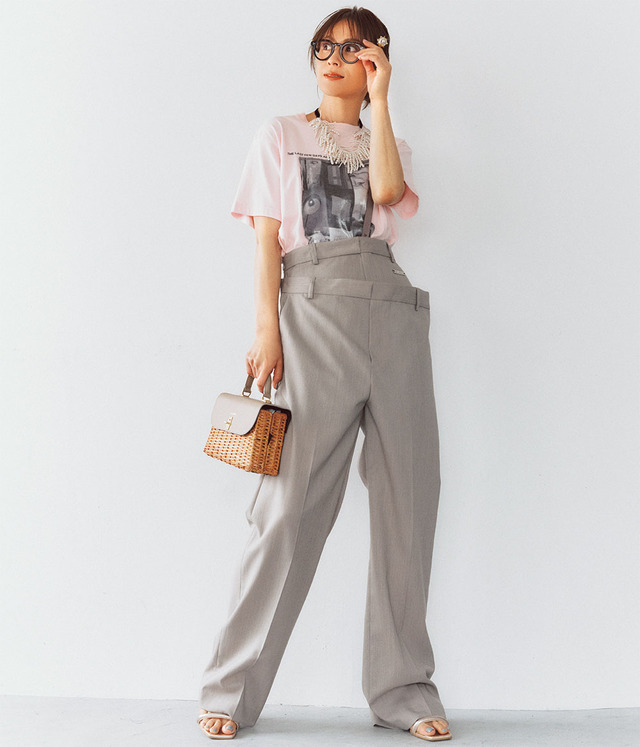 写真 (3枚目) - 甘辛なら40代だって着こなせる！[かっこいいピンク]コーデ3選 - LOCARI（ロカリ）