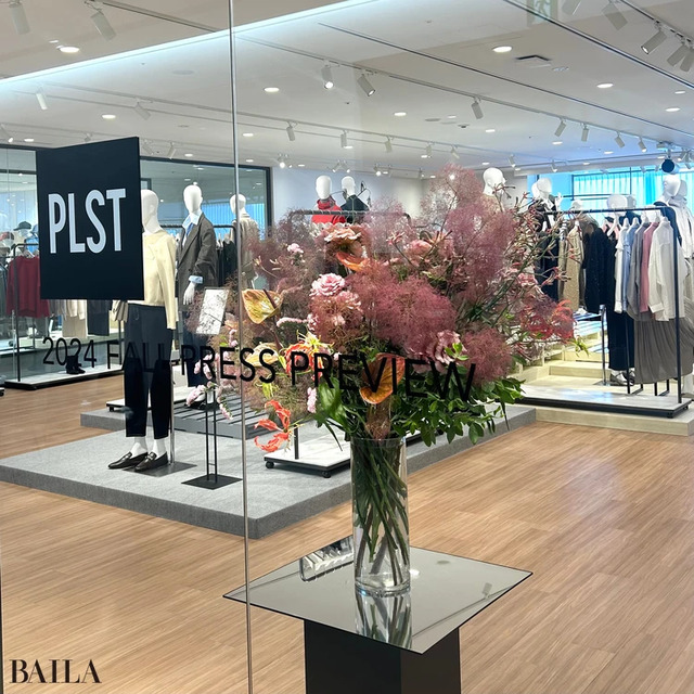 写真 (1枚目) - [2024年秋展示会レポ]「PLST（プラステ）」の伸び～るジャケットに感動！ - LOCARI（ロカリ）