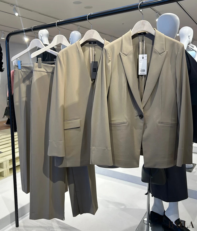 写真 (3枚目) - [2024年秋展示会レポ]「PLST（プラステ）」の伸び～るジャケットに感動！ - LOCARI（ロカリ）