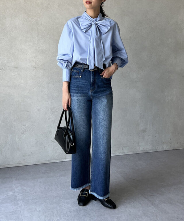 写真 (2枚目) - リボンブラウスコーデ29選！大人っぽく着回すコツ大特集！ - LOCARI（ロカリ） - LOCARI（ロカリ）