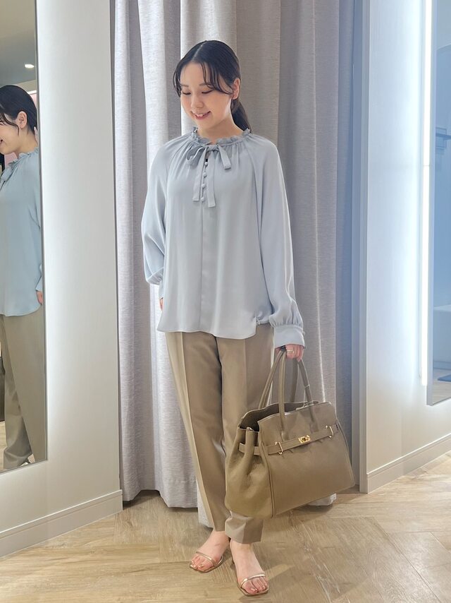 写真 (33枚目) - リボンブラウスコーデ29選！大人っぽく着回すコツ大特集！ - LOCARI（ロカリ）