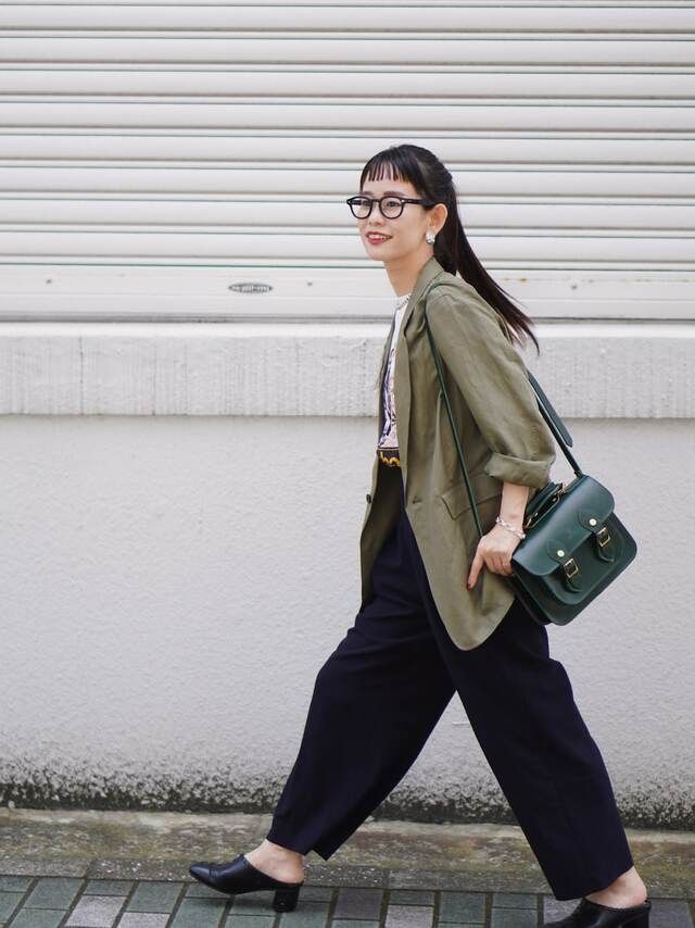 写真 (2枚目) - 40代が垢抜ける！カジュアルコーデをおしゃれに見せる方法 - LOCARI（ロカリ） - LOCARI（ロカリ）