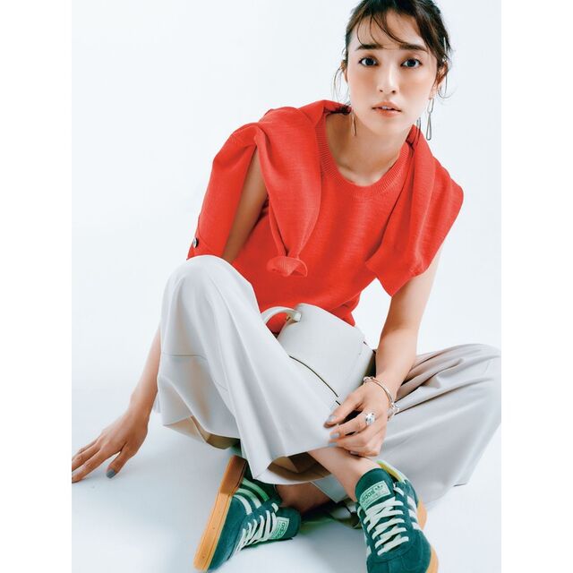 写真 (2枚目) - 運動会ママの[スニーカーコーデ7選]きれい見えカジュアルで好感度UP - LOCARI（ロカリ）