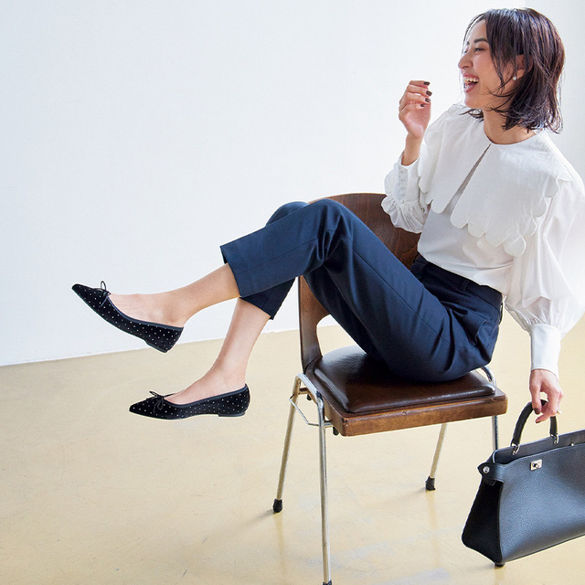 写真 (2枚目) - 1日8000歩は余裕！最旬[黒紺フラット靴21選]リボン、メリージェーンetc. - - LOCARI（ロカリ）