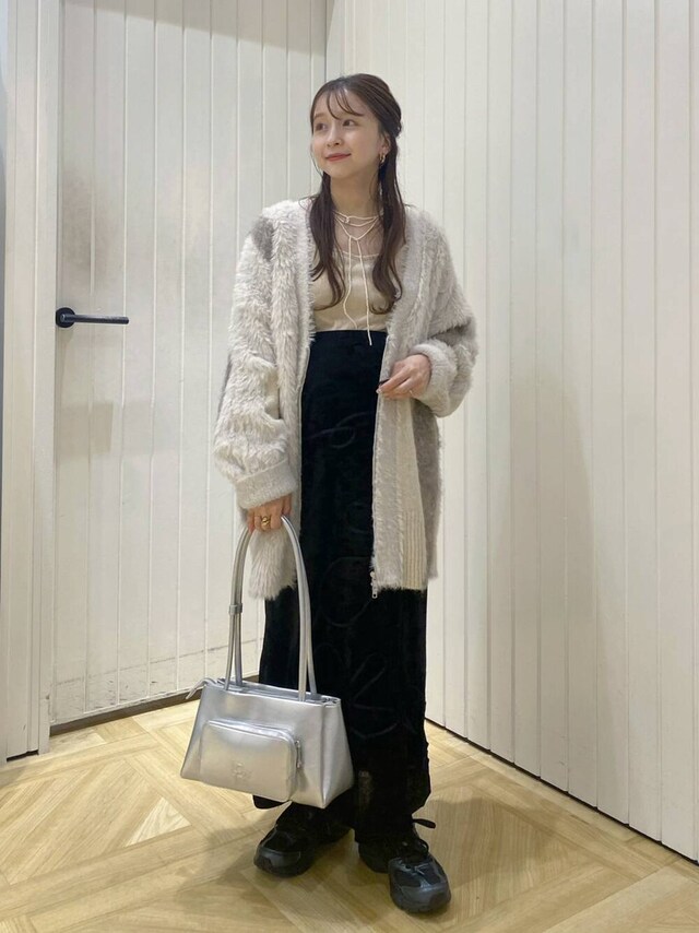 写真 (17枚目) - 【2024年】大人のロングカーディガンコーデ32選｜カラー別の着こなしを紹介 - LOCARI（ロカリ）