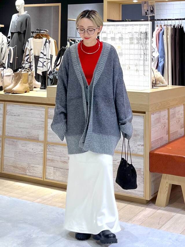 写真 (22枚目) - 【2024年】大人のロングカーディガンコーデ32選｜カラー別の着こなしを紹介 - LOCARI（ロカリ）