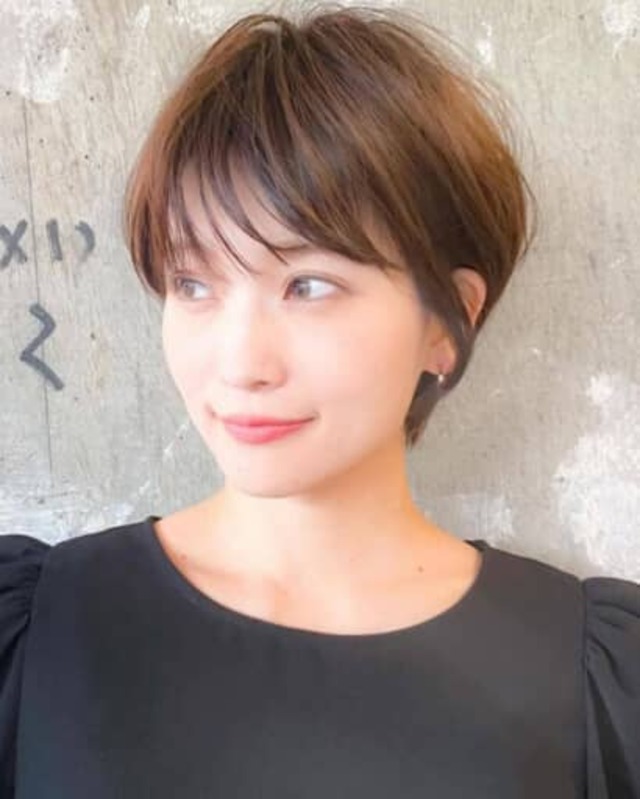 写真 (3枚目) - 《30代・40代》若々しく上品な印象作りに。横顔美人に見せる[最旬ショートヘア] - LOCARI（ロカリ）