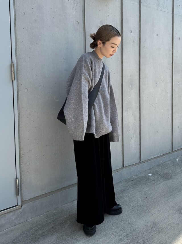 写真 (4枚目) - 【2024最新】大人に似合う「ベロアスカート」コーデ25選｜カラー別＆型別の着回し実例集 - LOCARI（ロカリ）