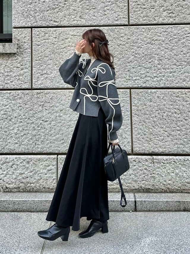 写真 (3枚目) - NEXTトレンドくるかも！「ライン柄ニット＆カーディガン」12選 - LOCARI（ロカリ）