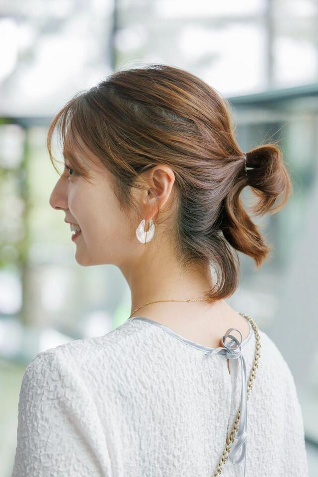 写真 (4枚目) - [ボブヘア]ひとつ結び簡単アレンジSNAP後れ毛も疲れて見えない理由は？ - LOCARI（ロカリ）