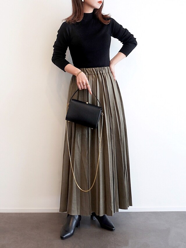 写真 (5枚目) - 2024年大本命カラー♡「カーキスカートコーデ」20選｜色合わせ＆大人の着こなし術 - LOCARI（ロカリ）