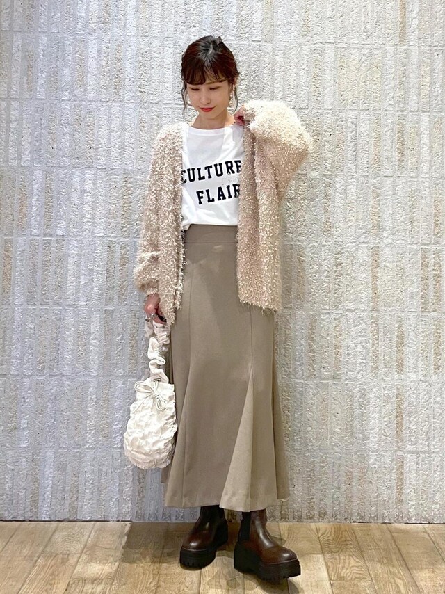 写真 (13枚目) - 【2024】大人の上品見え「マーメイドスカートコーデ」23選｜季節別＆着こなしのコツ - LOCARI（ロカリ）